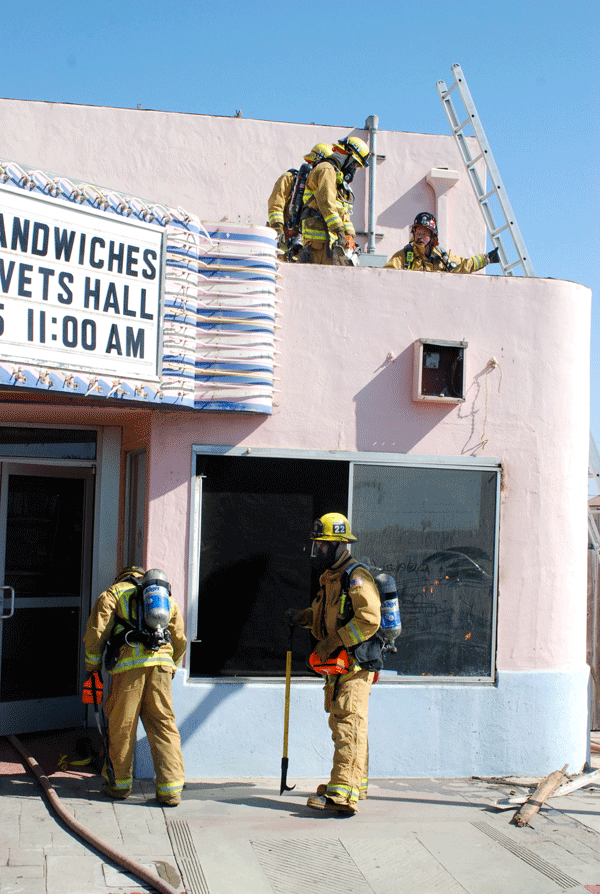 Calif. Firefighters Respond to Structure Fire | Firehouse