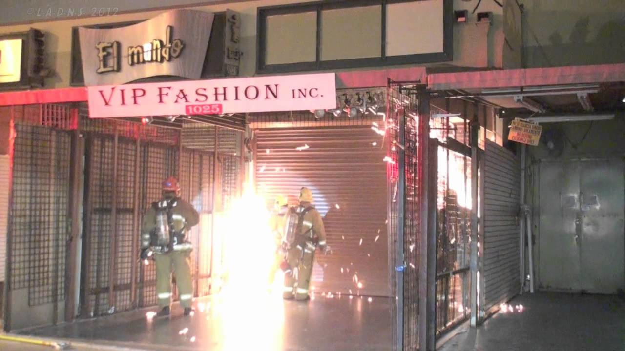 Los Angeles Firefighters Caught by Flashover - Video | Firehouse