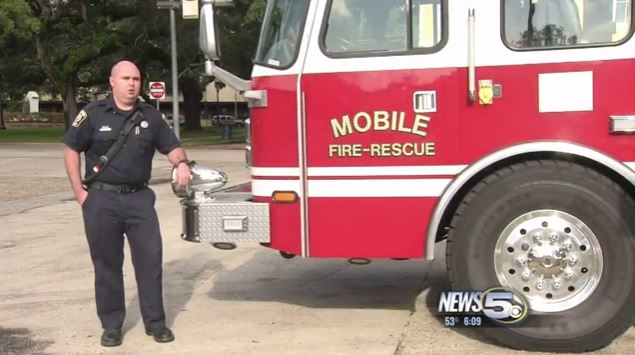 Mobile Firefighter Rescues Man from Car in Bay - Firefighter News Video ...