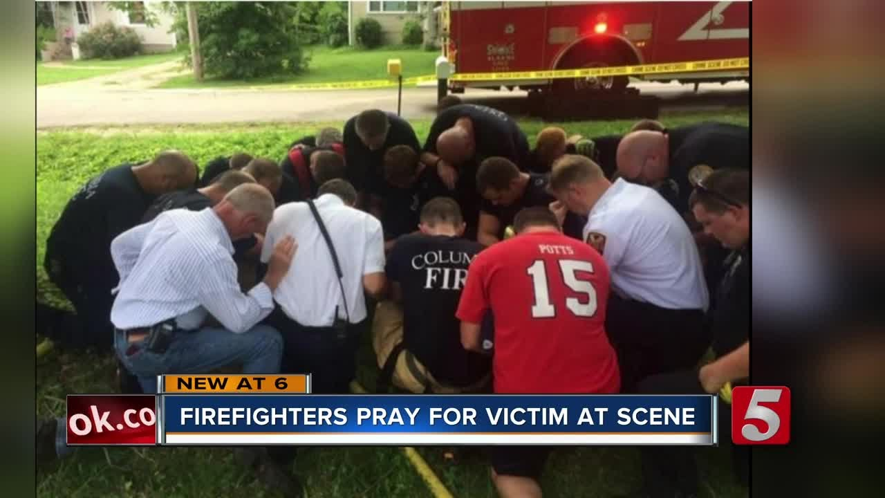 Photo of Columbia TN Firefighters Praying for Victim Goes Viral ...