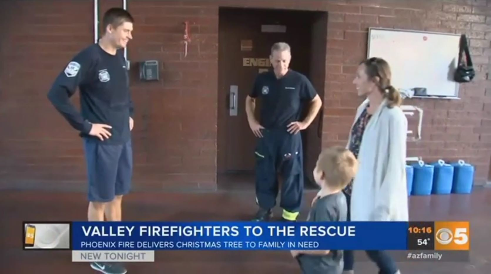 Phoenix Firefighters Help Christmas Tree Struggling Family ...