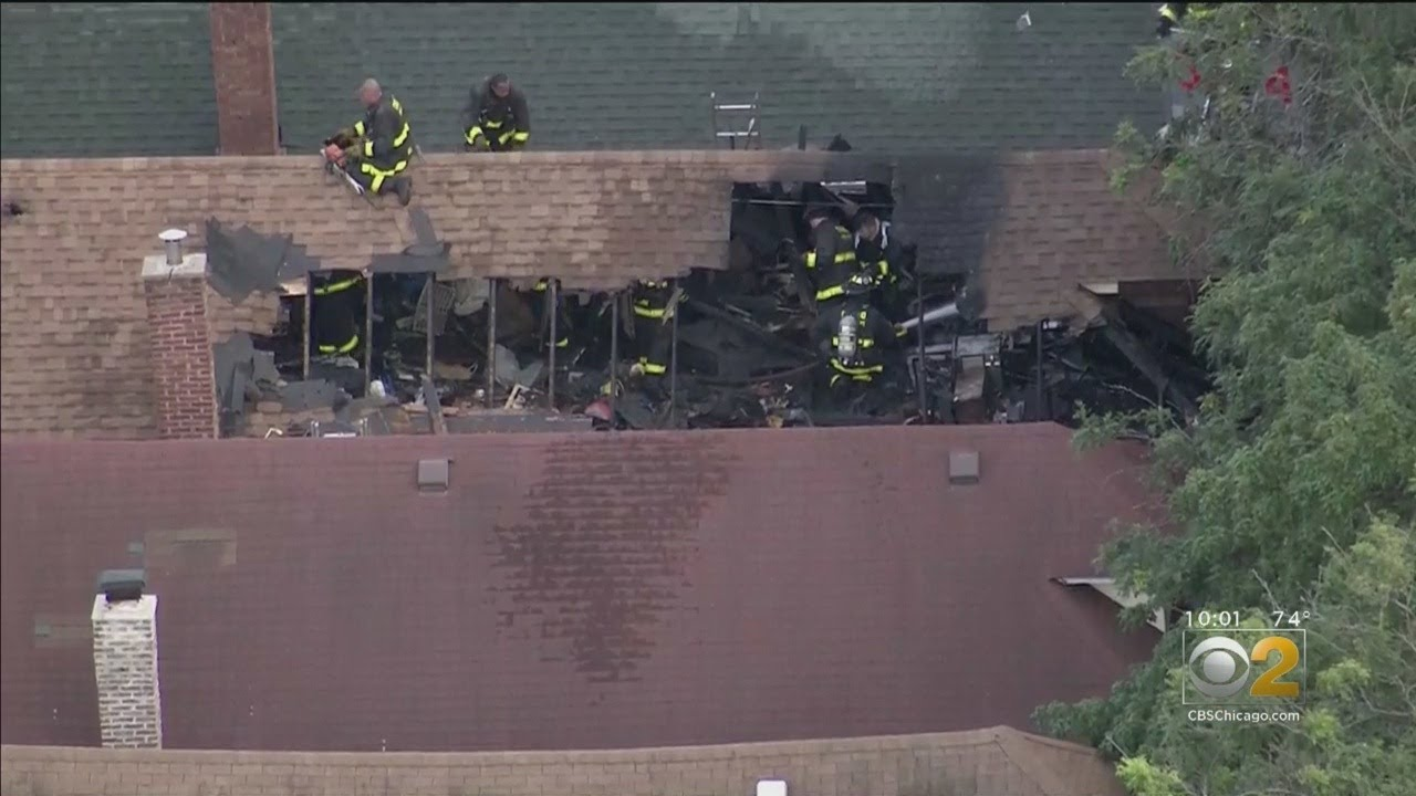 Chicago Firefighter Seriously Hurt in Roof Collapse | Firehouse