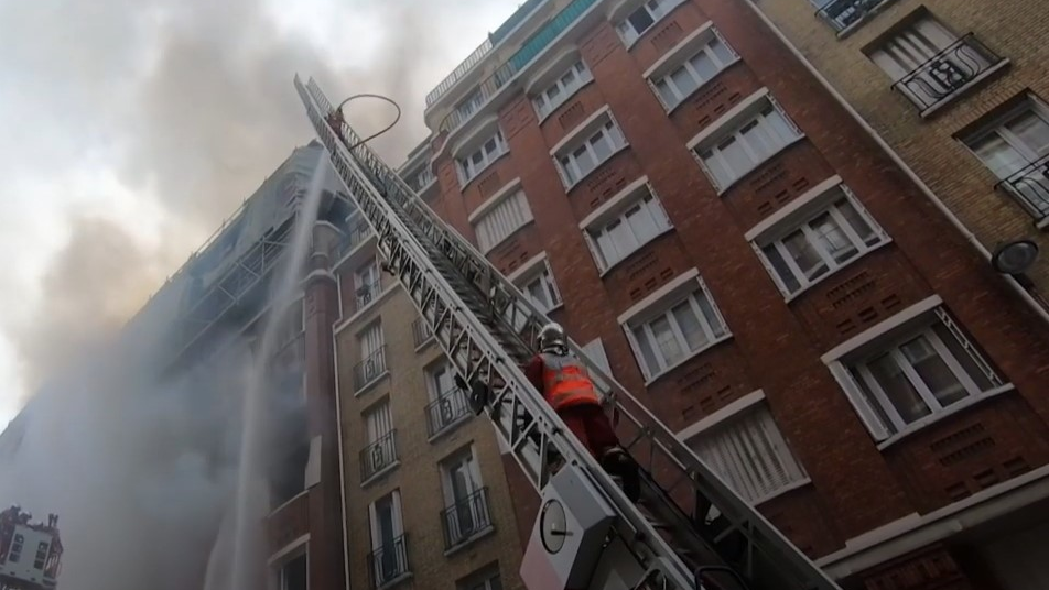 Raw Video: Paris Firefighters Put Out Large Apartment Blaze | Firehouse