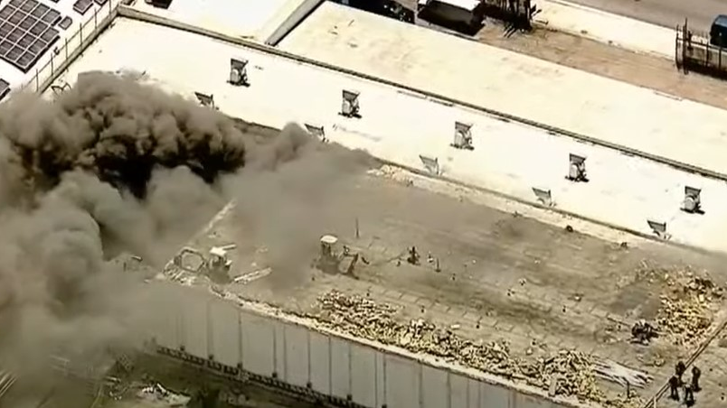 More than 100 Los Angeles Firefighters Battle 'Major Emergency' Blaze ...