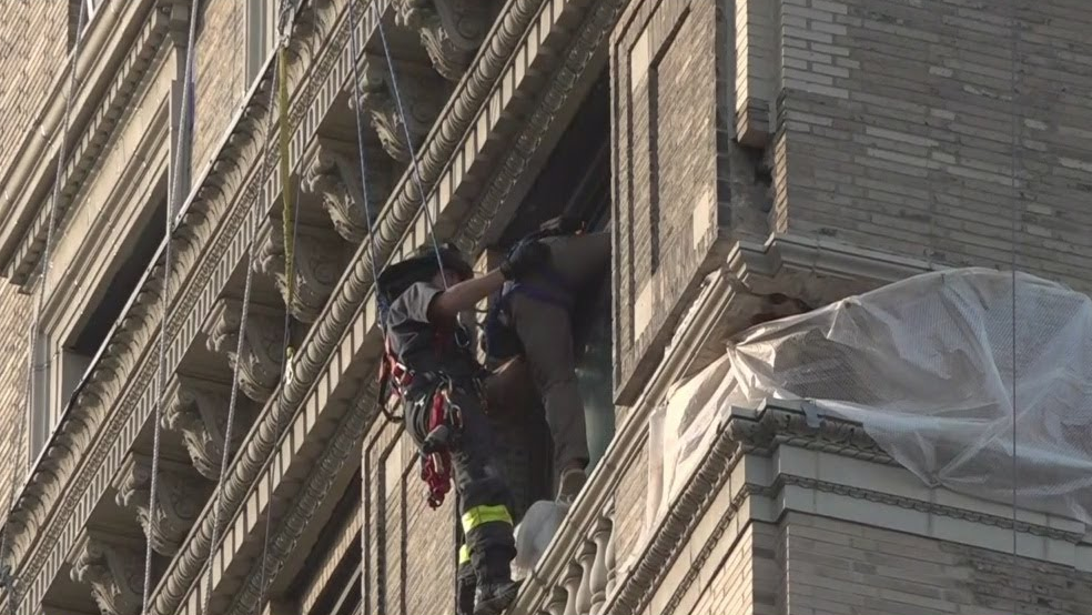 Watch FDNY Firefighters Save Window Washers Stranded on 10th Floor ...