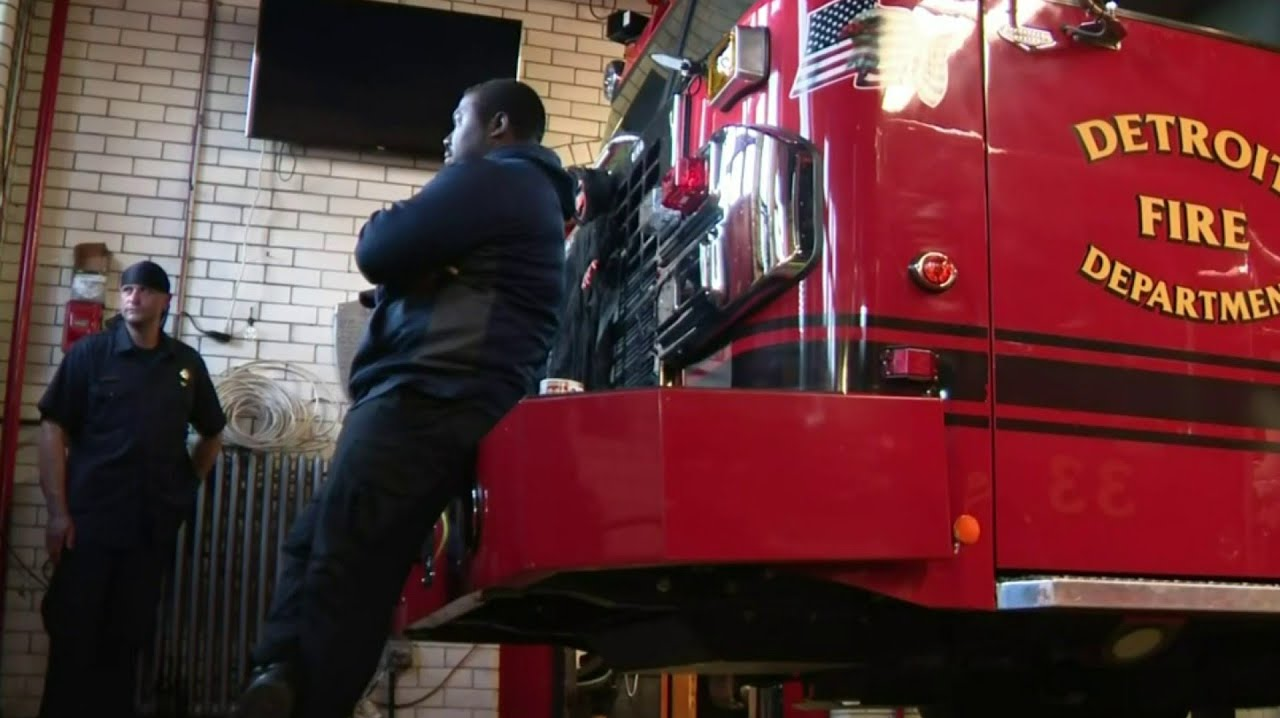 Detroit Firefighter Severely Burned in 2019 Blaze Returns to Work ...