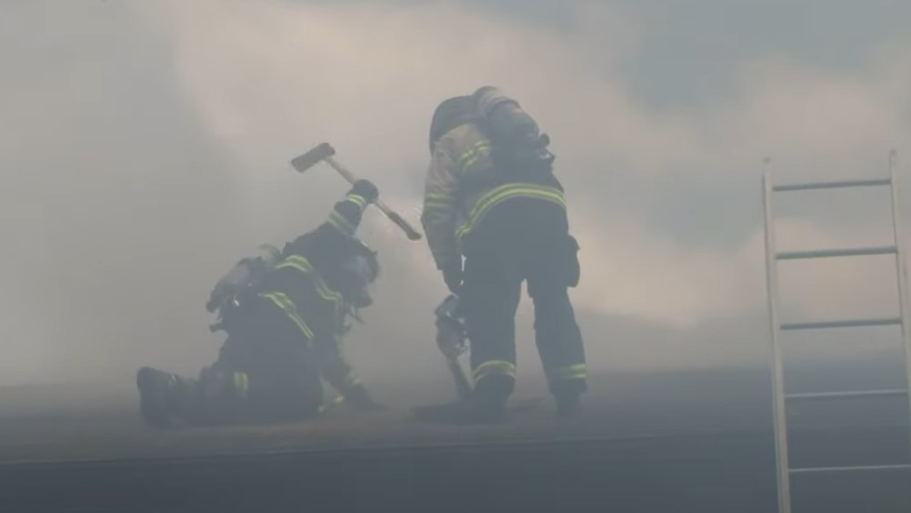 Video: Wind-Driven Fire Collapses MA Apartment Roof | Firehouse