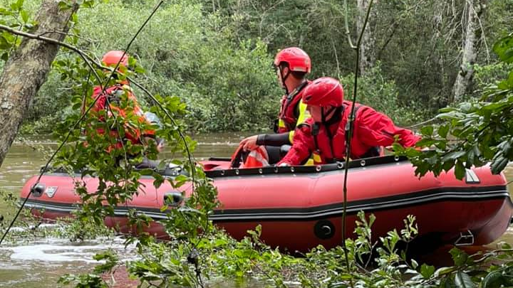 MS Firefighters Save Kayaker who Flipped in Flooded Creek | Firehouse