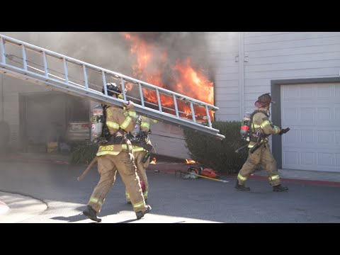 Watch: Pre-Arrival Video at Sacramento CA Apartment Fire | Firehouse