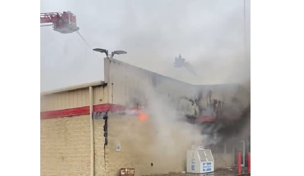 Saint Louis Firefighters Battled a 2-Alarm Fire at a Family Dollar ...