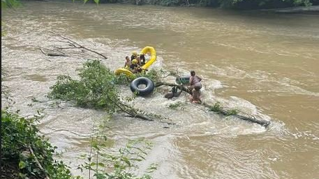 Springfield, OH, Fire and Rescue Division FFs Rescue 4 Clinging to Log ...