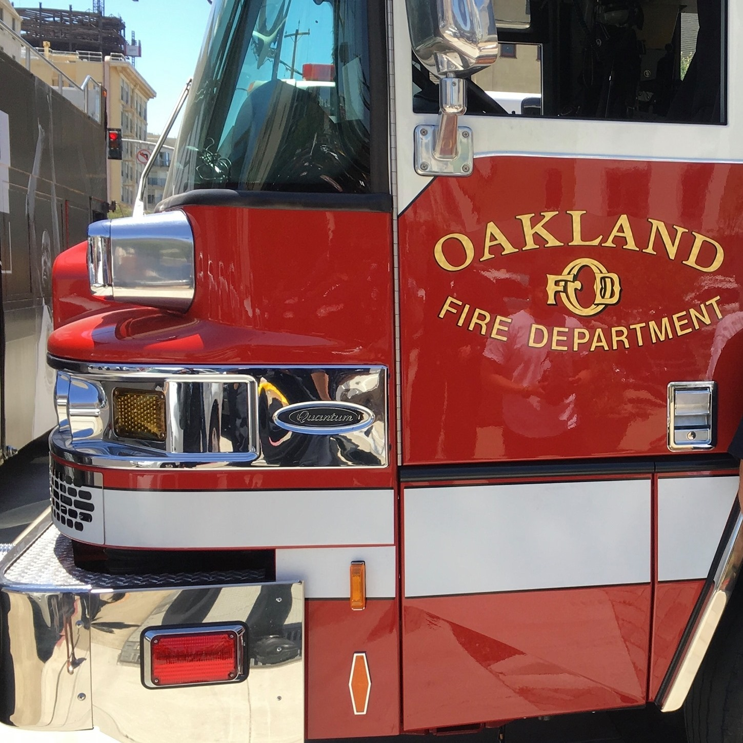 Two Oakland Ladder Trucks Collide, 4 FFs Hurt | Firehouse