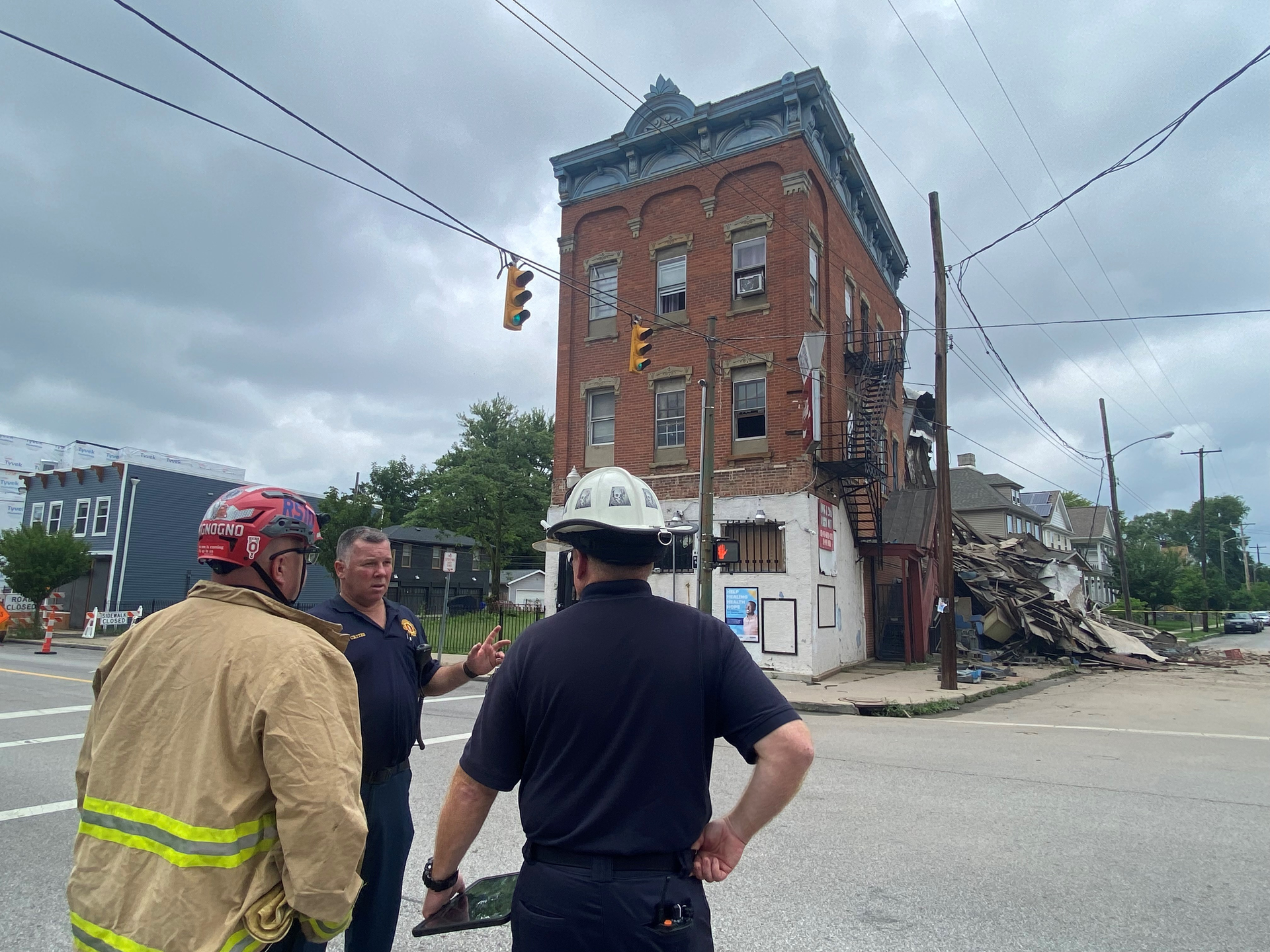 Columbus OH Dept. Close Call at Building Collapse | Firehouse