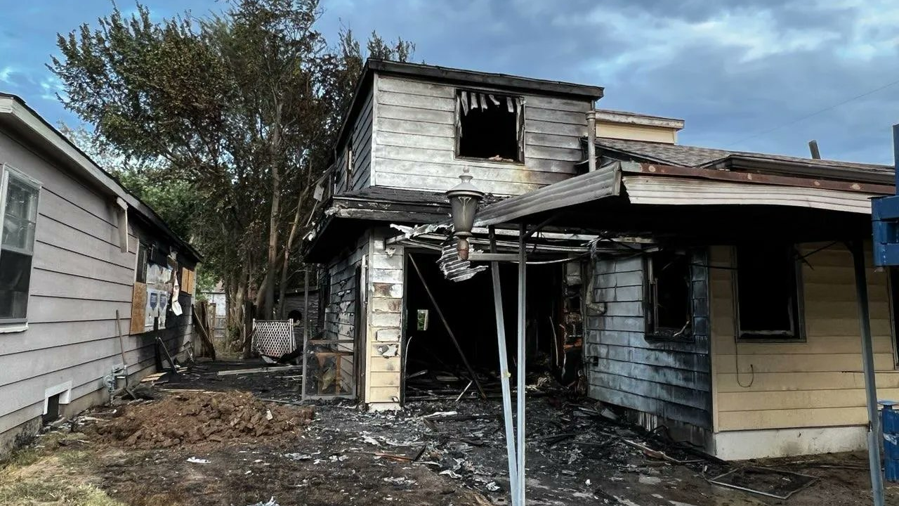 Three Wichita KS Firefighters Burned at House Fire | Firehouse