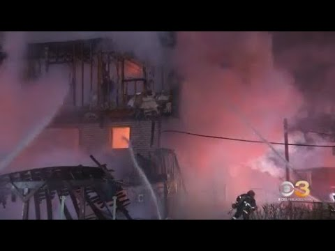 Five Hurt as Three Houses Burn in Philadelphia | Firehouse