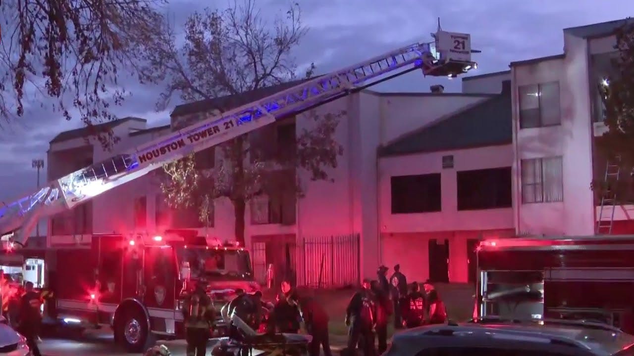 Houston Firefighters Battled Apartment Fire | Firehouse